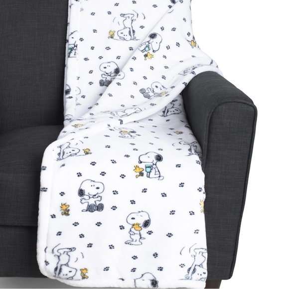 Peanuts | Bedding | Peanuts Snoopy And Woodstock Plush Throw Blanket 6 ...